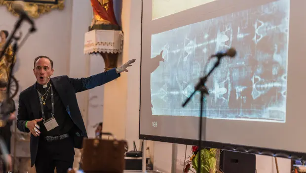 El Sudario de Turín, testigo vivo del Viernes Santo de Jesús ...